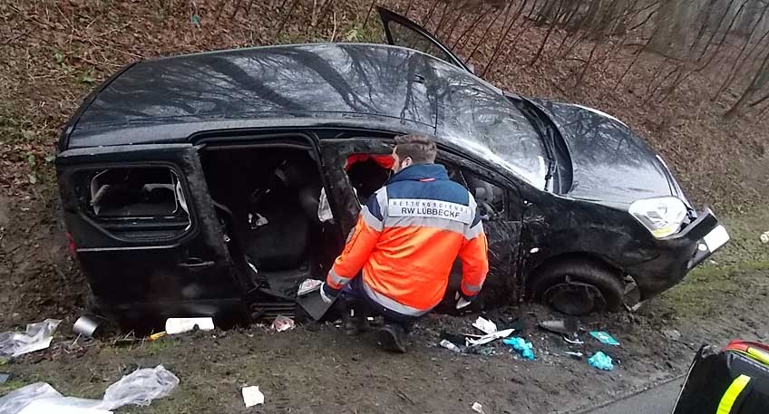 Nachrichten Lübbecke - Unfall: Mutter und drei Kinder schwer verletzt - HALLO MINDEN