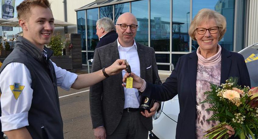 Nachrichten Minden - EDEKA: Marion Röthke gewinnt neuen Opel Adam ...